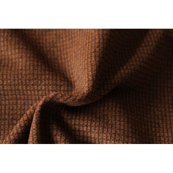 Lainage marron clair à petits carreaux - un chat sur un fil